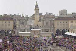 Papež: Torinski prt odseva človekovo trpljenje | Radio Ognjišče