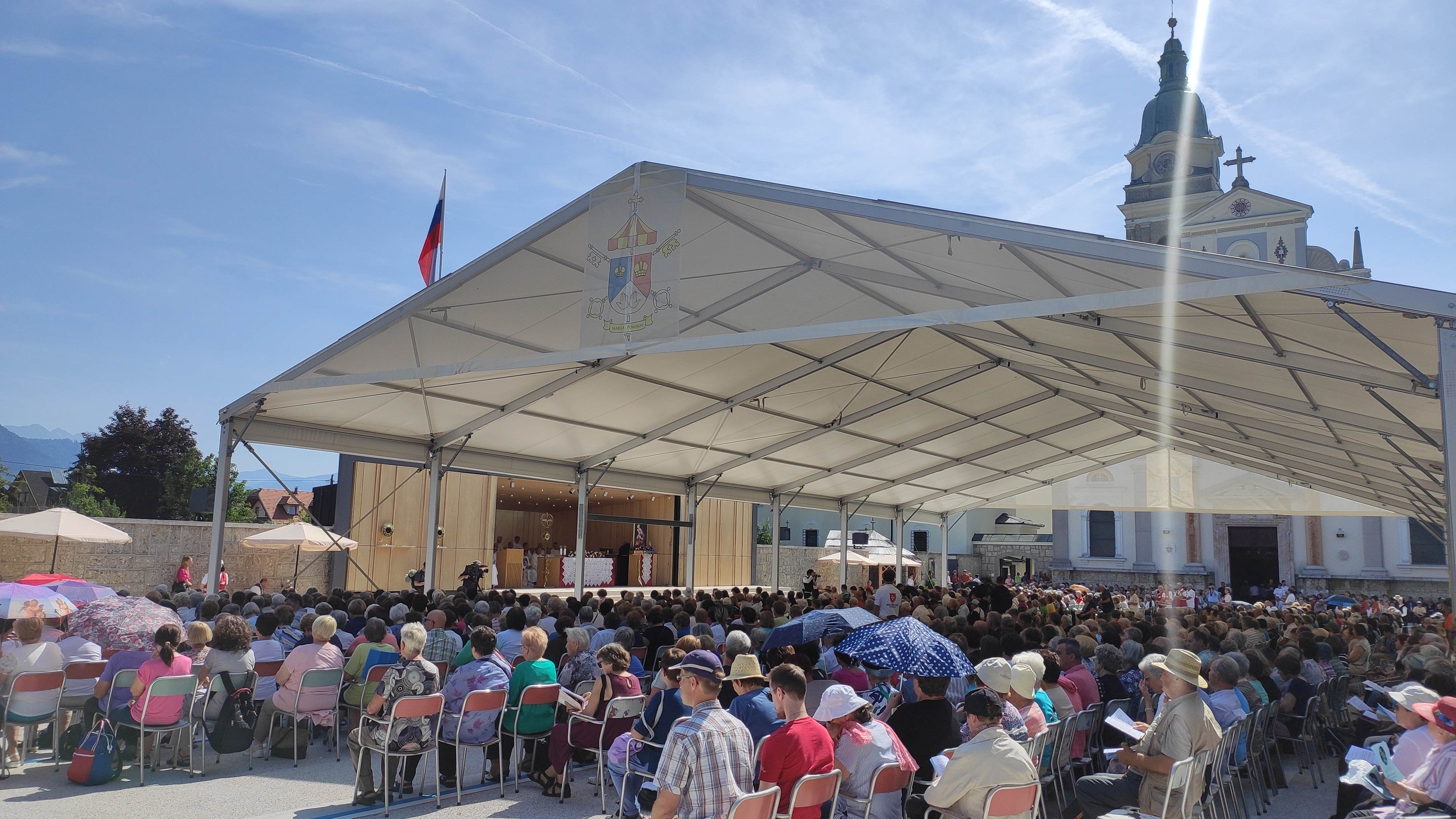 57. slovensko narodno romanje bolnikov, invalidov in starejših na Brezje | Radio Ognjišče