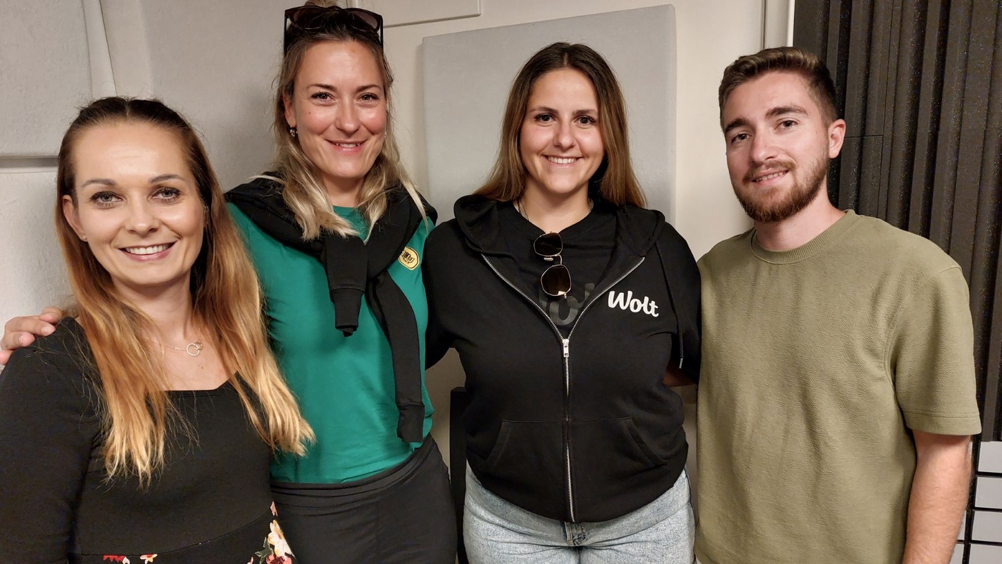 Jelena lovi rekord in z dostavljanjem na kolesu pomaga gluhim otrokom ...