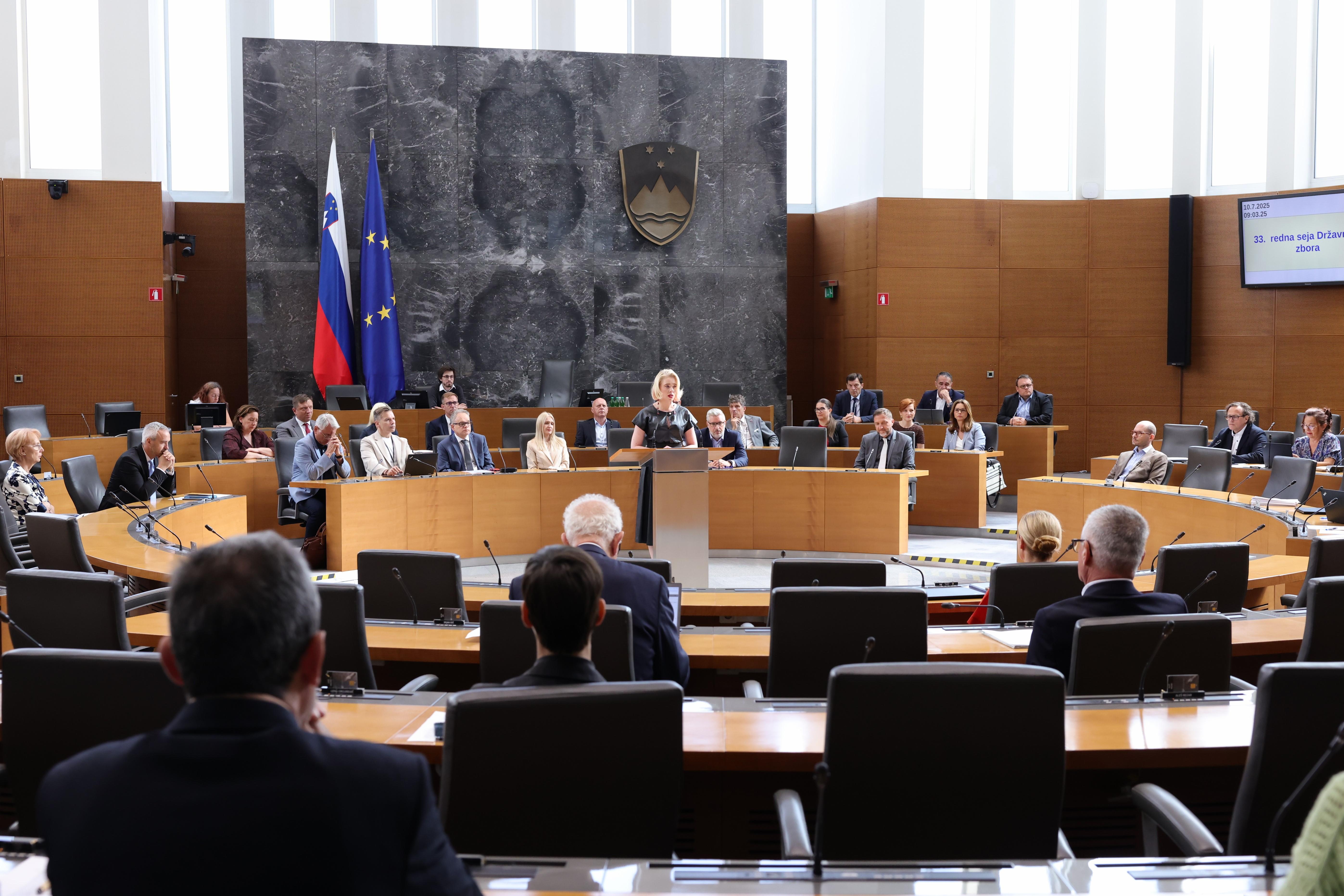 Število glasov v podporo umiku referenduma o obrambnih izdatkov še ...