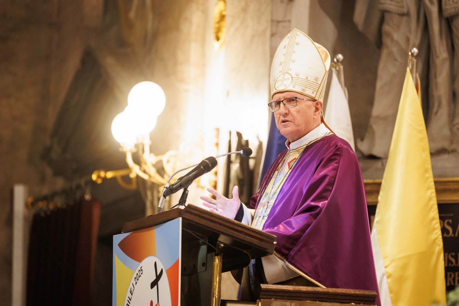 Nadškof Zore na Tomaževi proslavi: Varnega splava ni | Radio Ognjišče